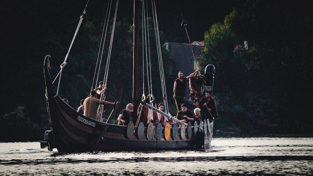Viking ships and Sea - Follow the Vikings